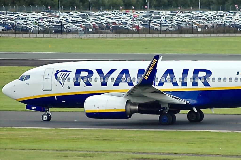Por que a Ryanair tem um único Boeing 737-700 em sua frota? - Flap ...